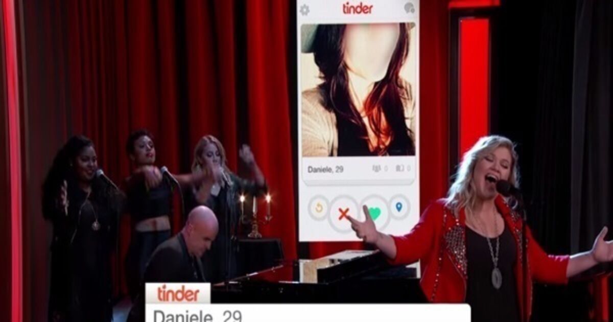 WATCH: Kelly Clarkson makes Tinder a lot more fun