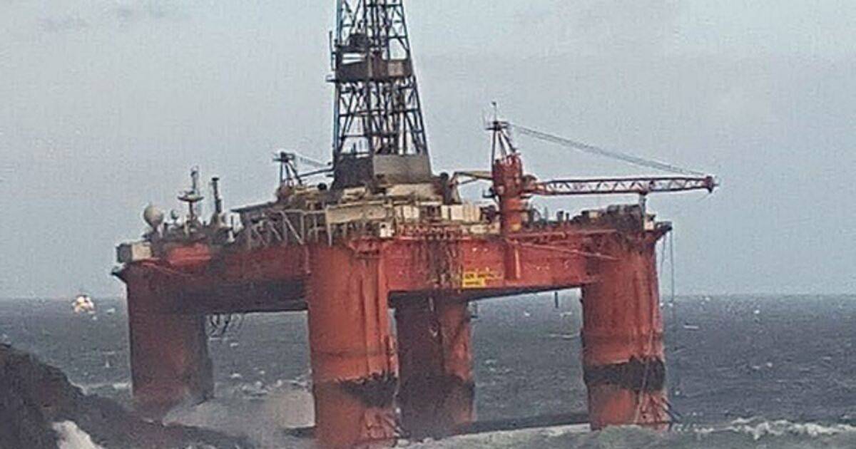 Fuel tanks 'breached' on oil rig run aground on Scottish island