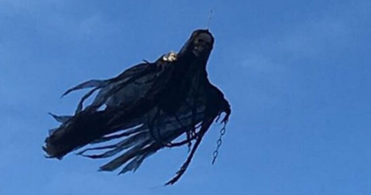 Man builds his own flying dementor