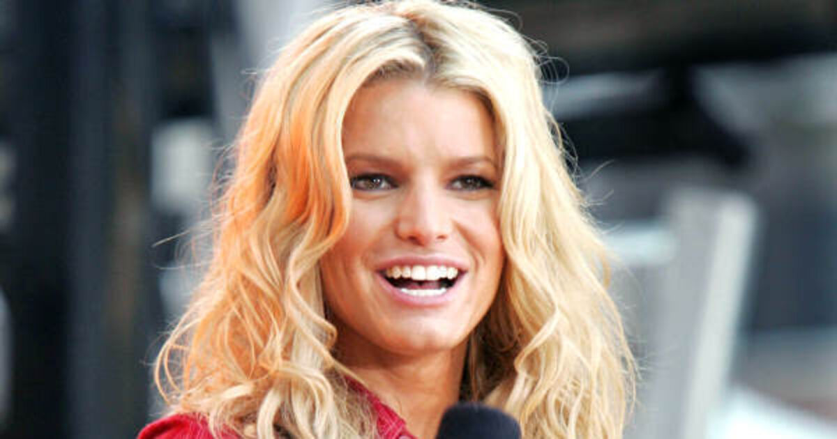 Jessica Simpson's attempt at an Irish jig is probably better than most ...