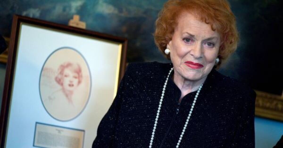 PETA calls for Maureen O'Hara's fur coats to be removed from auction