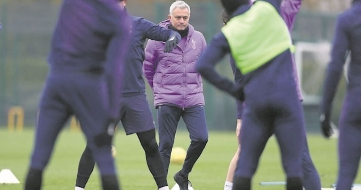 Daniel Storey: Why didn’t Mourinho abandon his banks of five?