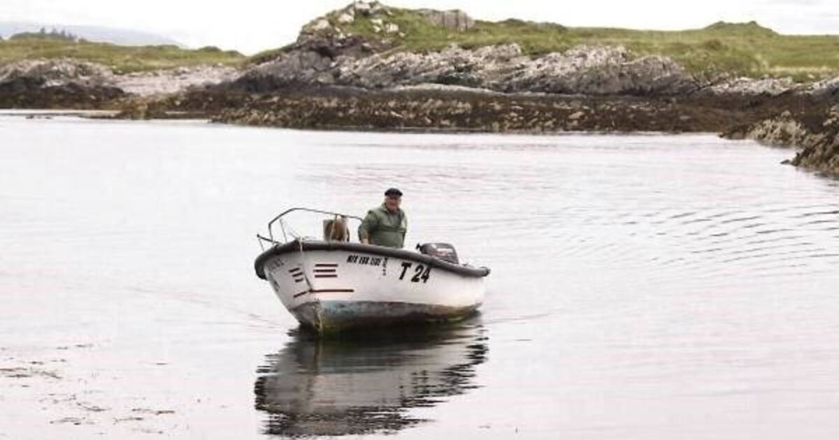 Sailing to the now unpopulated island of Sherky