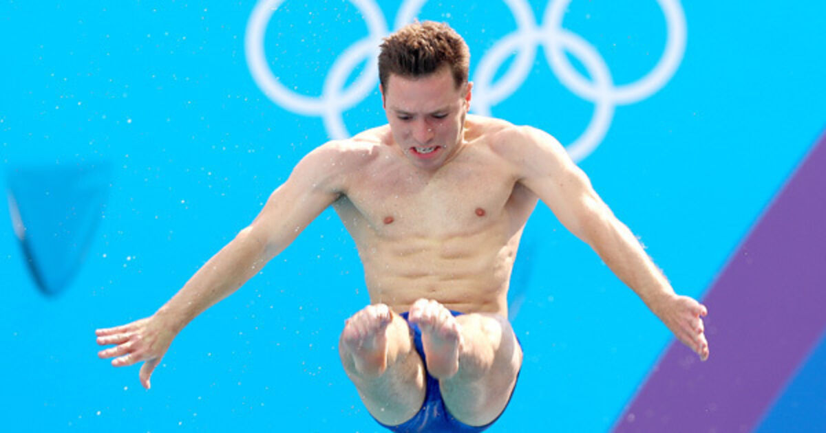 Oliver Dingley and Jack Ffrench in diving action in Glasgow