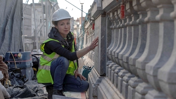 Julia at cutting edge of conservation work on Cork city bridge