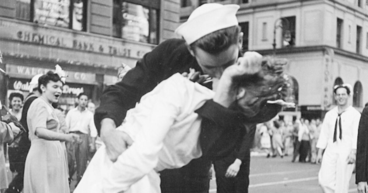 The story behind that iconic Times Square photograph