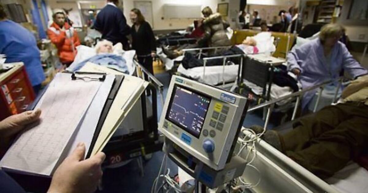 Siptu to ballot 17,000 hospital support staff on strike action