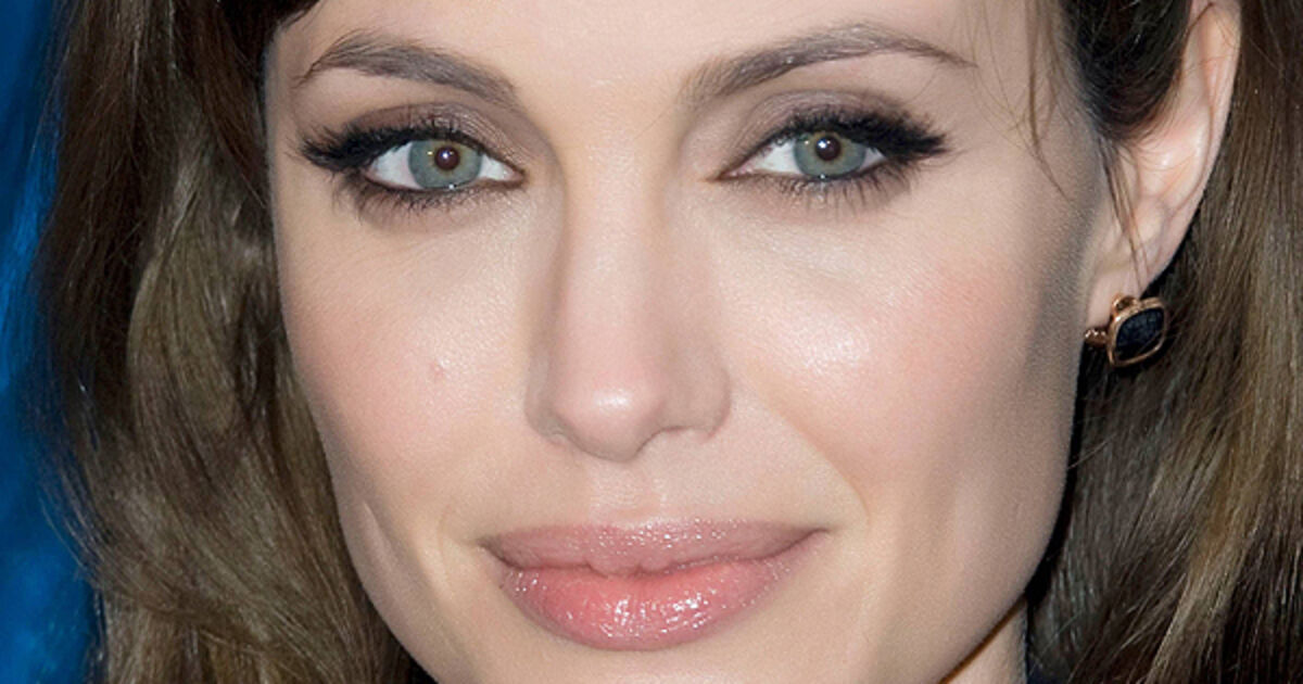 Jolie to direct prisoner of war film