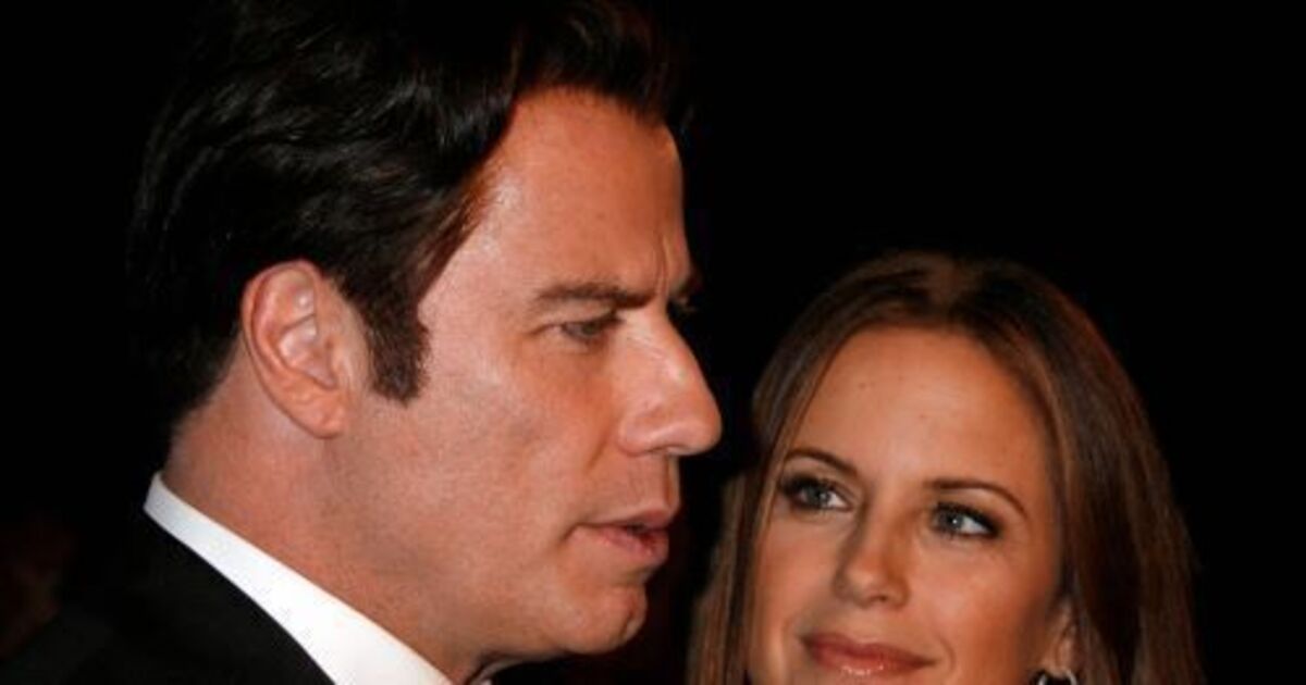 Travolta struts his stuff at Oscars party