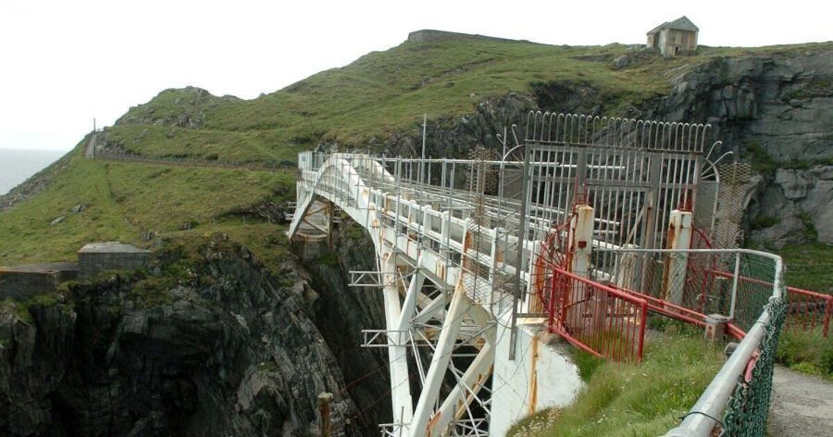 Mizen Head lighthouse bridge to be repopened