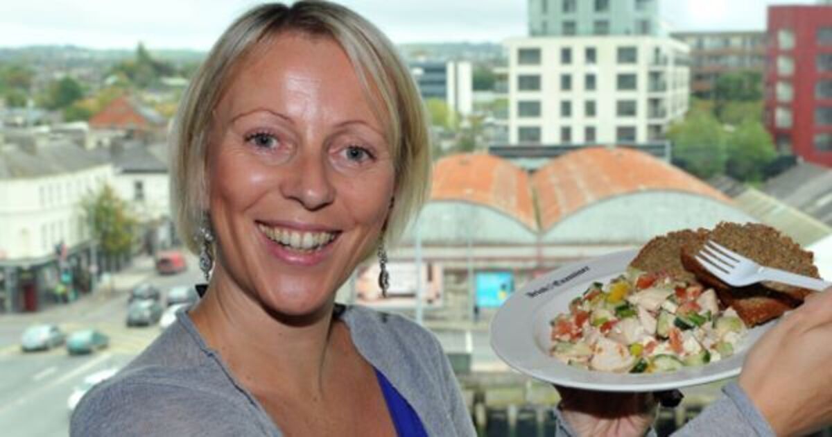 Everyone is dining al desko