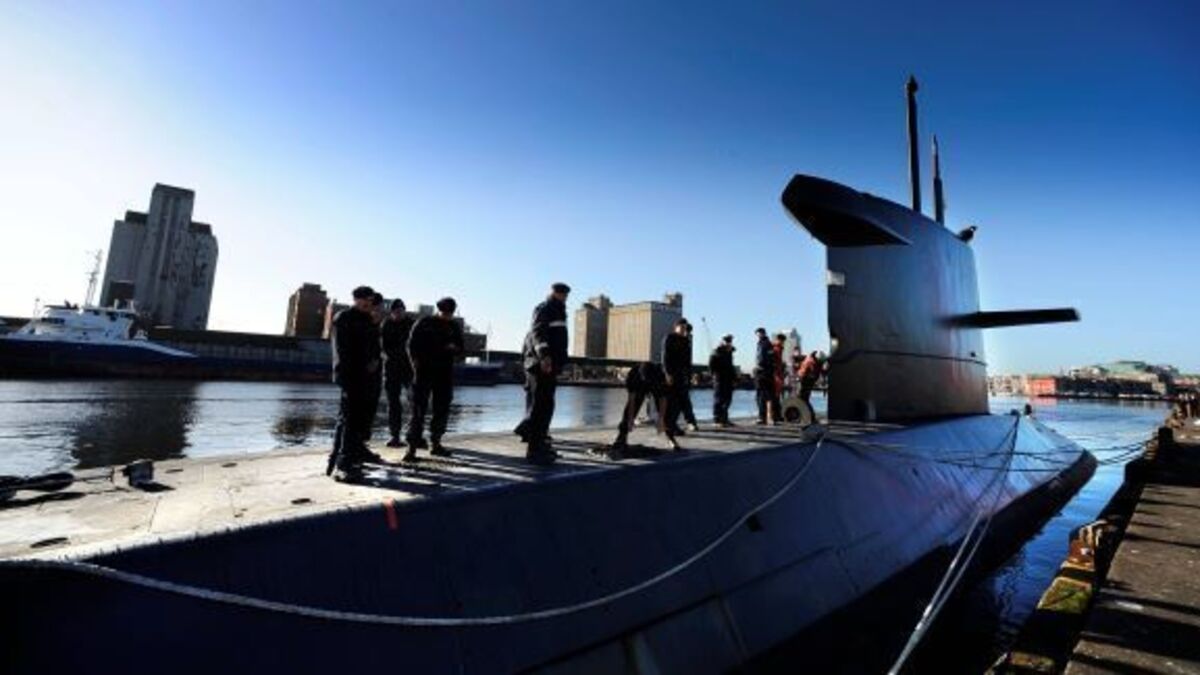Hi-tech reconnaissance submarine pops up in port for courtesy visit