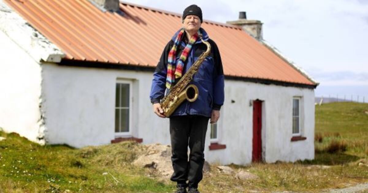 Barry Edgar Pilcher returns to Inishfree for final packing