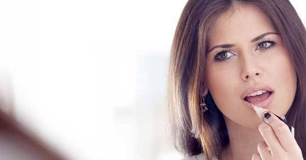 Do women who wear make-up appear more trustworthy?