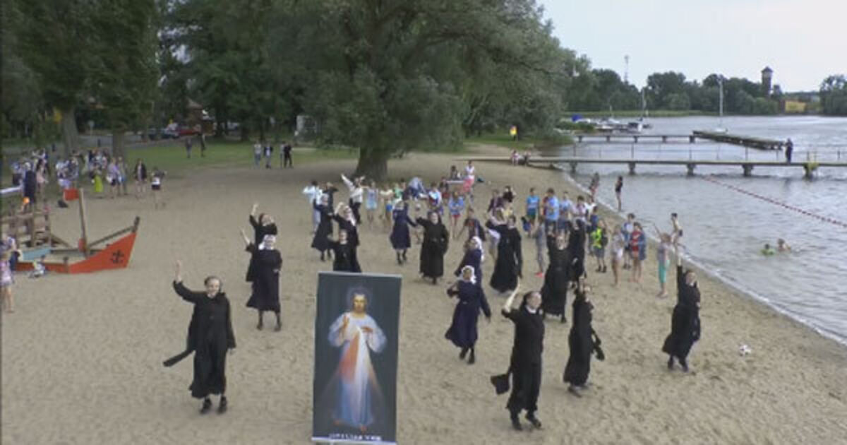 Watch these nuns become swinging sisters on the sand
