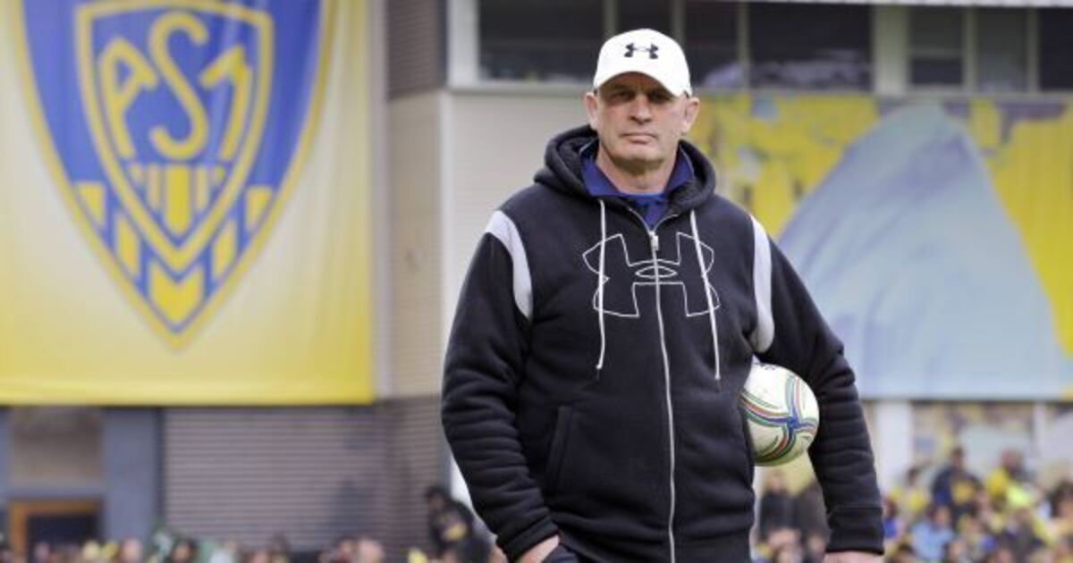 Cotter defends decision to give call to New Zealand-born Blake