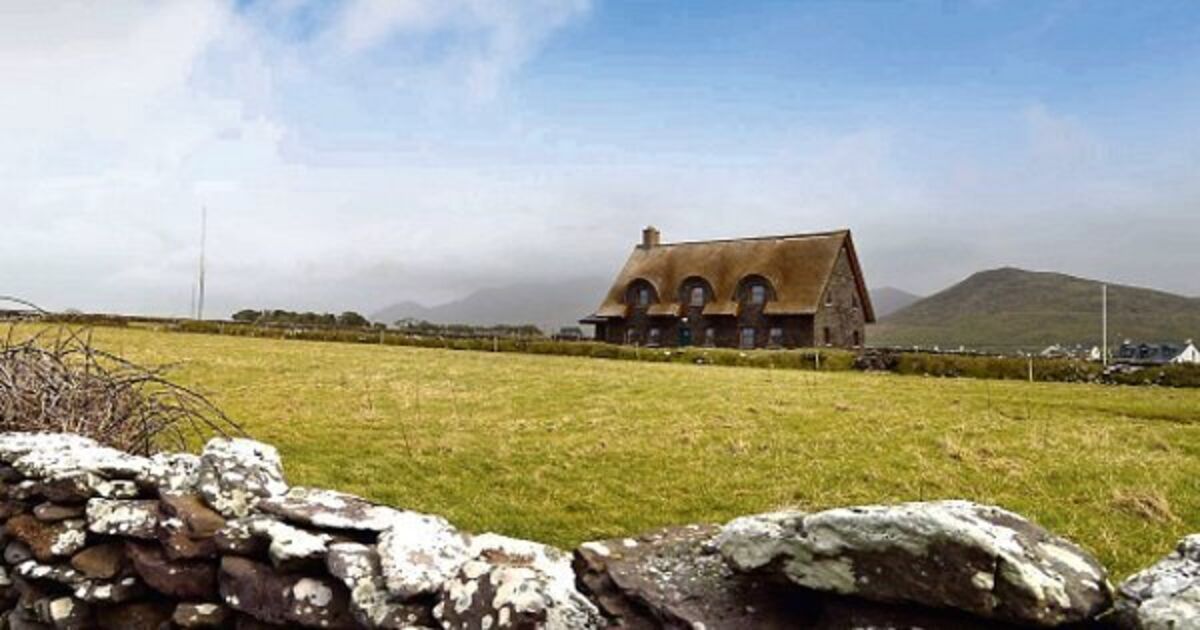 Thatched cottage in Dingle will make you stone glad