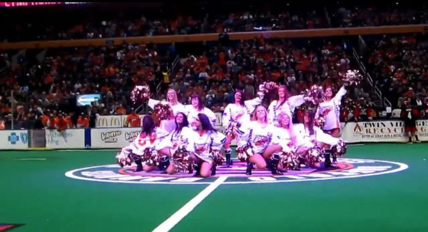 Cheerleader keeps cheering despite wardrobe malfunction