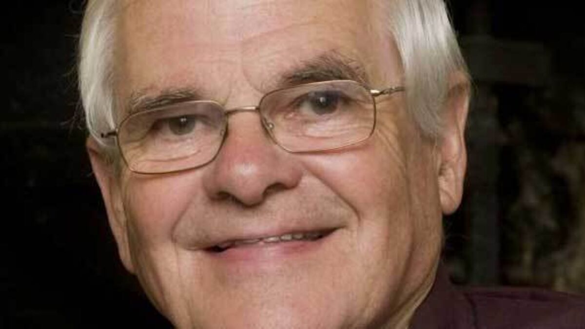 Trad singing legend Seán Ó Sé attributes his longevity to his GP, walks ...