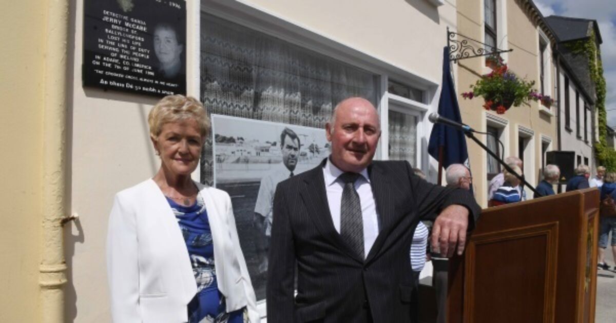 Locals come out to honour the memory of Garda Jerry McCabe in the ...
