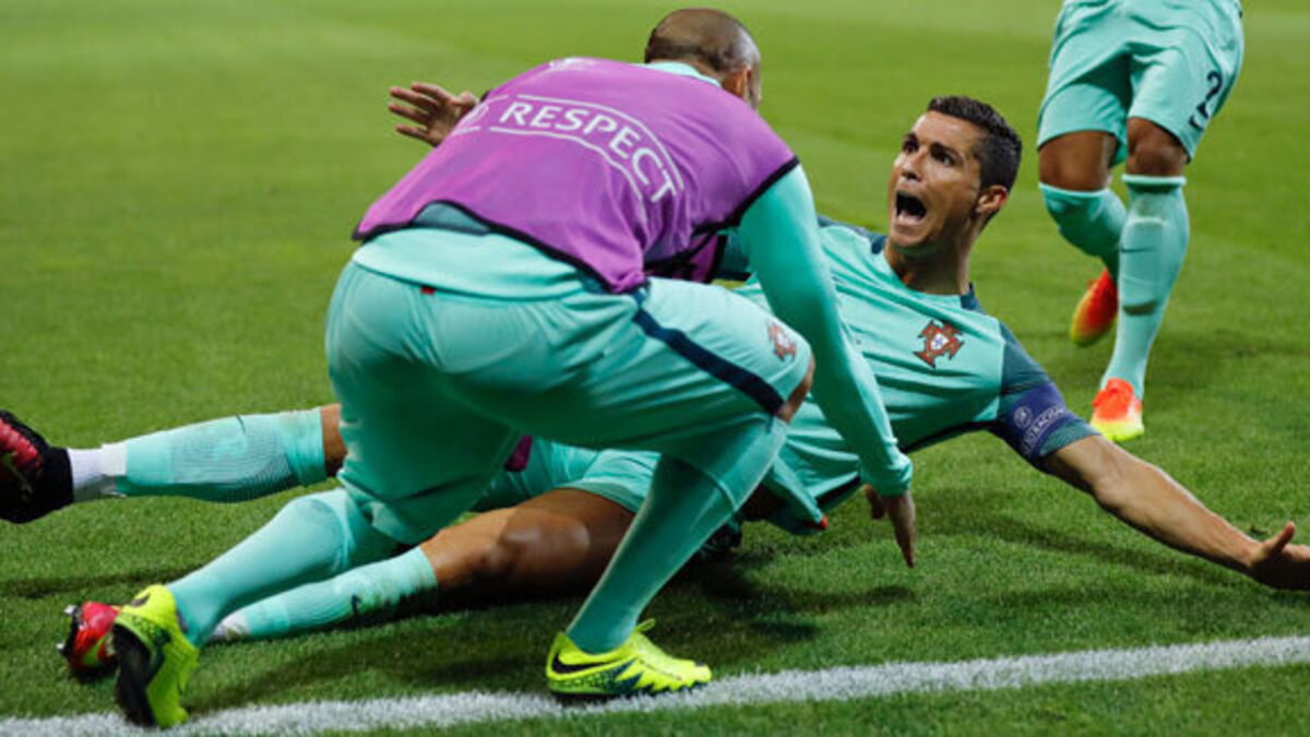 Ronaldo Crying Messi Laughing