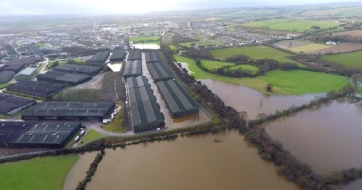 Flood talks to look at levies, relocation