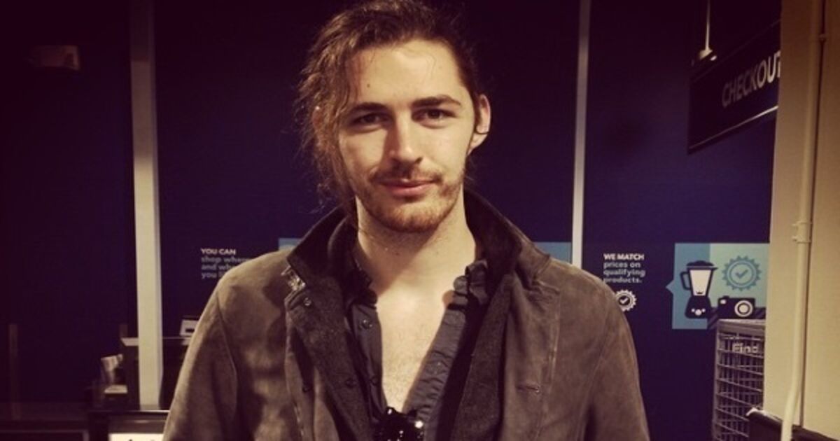 Hozier stars in campaign for child refugees