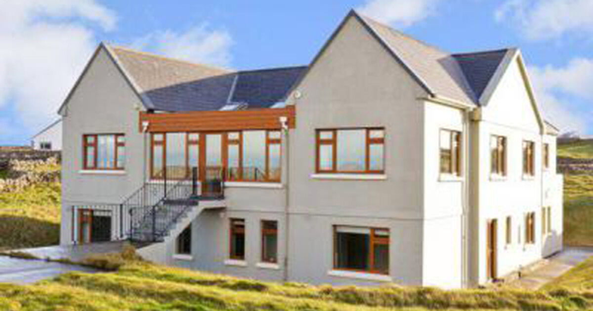 Holiday like a 'Dragon' in this big Inishmore island beach home