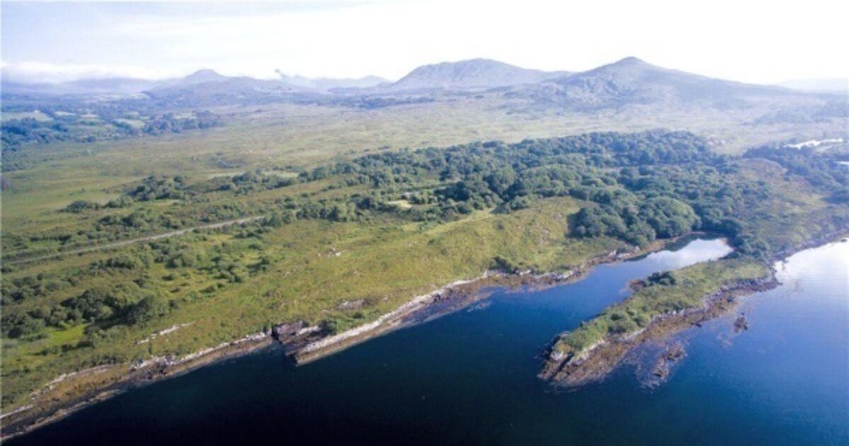 Range of options at Tahilla with water frontage on Kenmare Bay