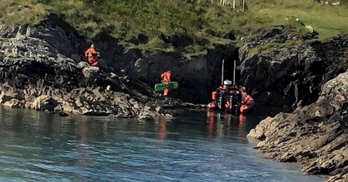 Update: Teen escapes serious injury after fall into cave off Cork island