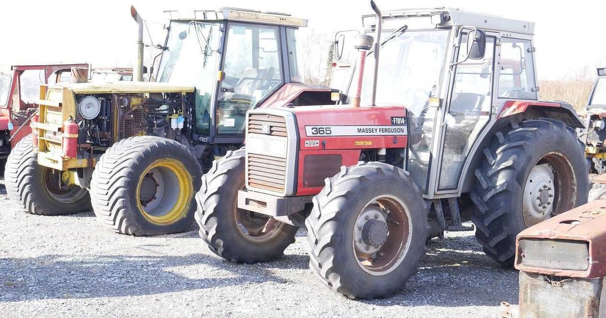 Bog equipment auction includes more than 90 tractors