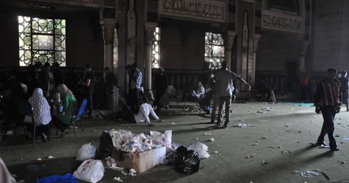 PICTURES: Protestors 'threaten to slaughter' Irish citizen trapped in Cairo