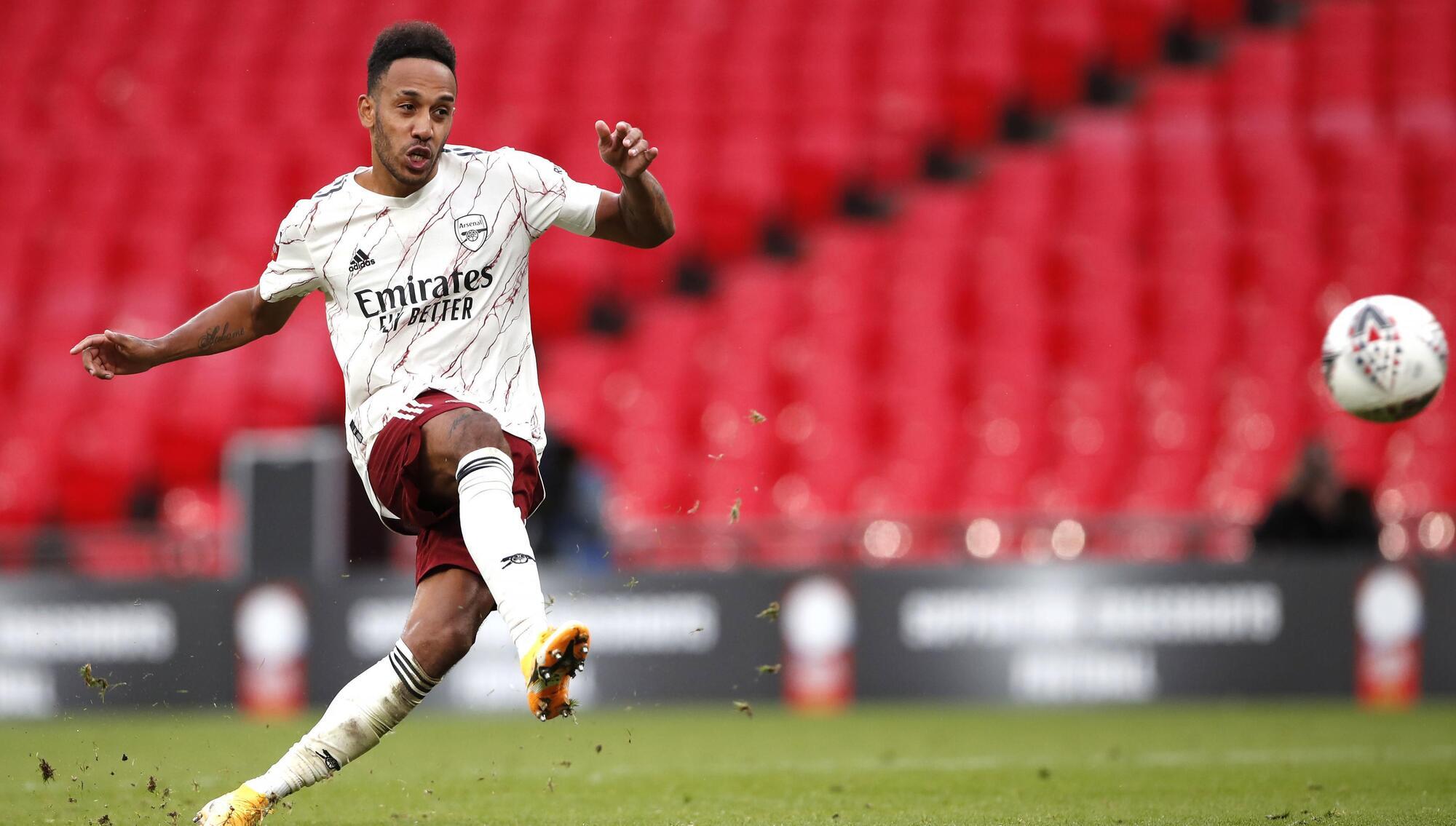 Auba 'convinced' to stay at Arsenal, Messi told Barca contract is valid