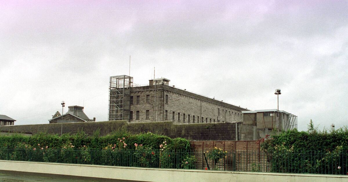 Republican prisoners in Portlaoise Prison on hunger strike in support ...