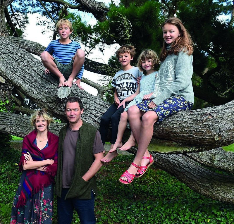 Hollywood Royalty: Inside Glin Castle with Dominic West and Catherine ...