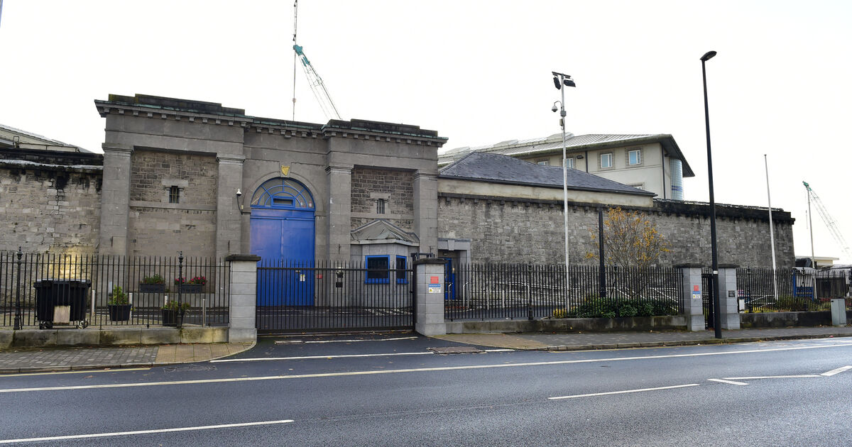Six officers in Limerick Prison test positive for Covid-19