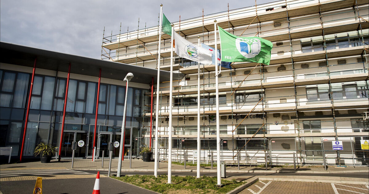 Minister must disclose documents in case alleging school building defects