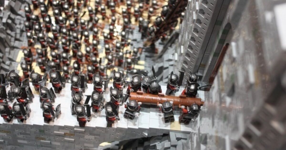This breathtaking Lego Lord of the Rings battle will blow you away