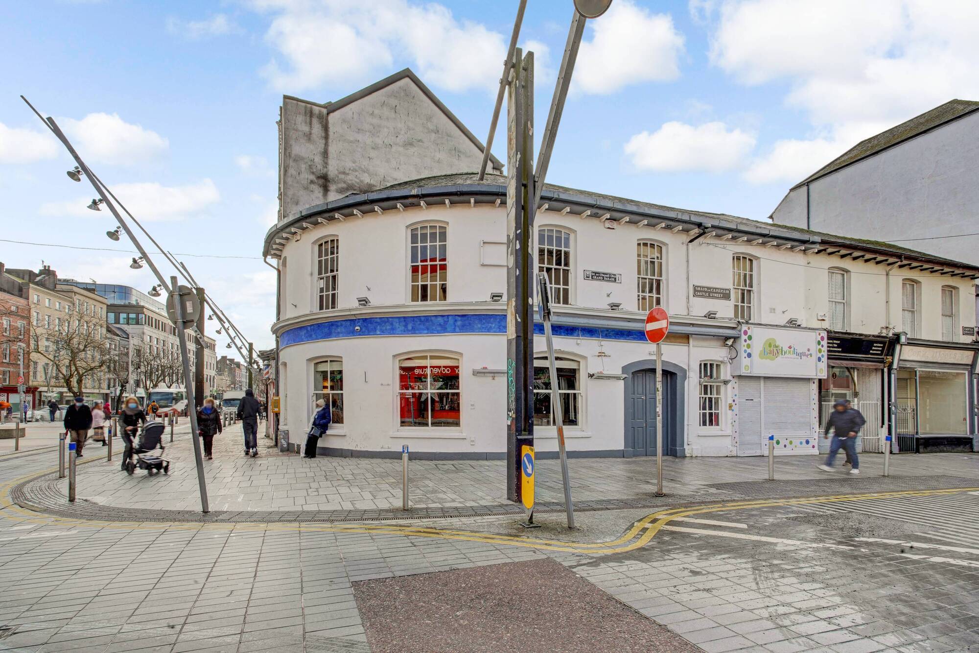 Trendy bar, The Roundy, is up for auction with a €650,000 price