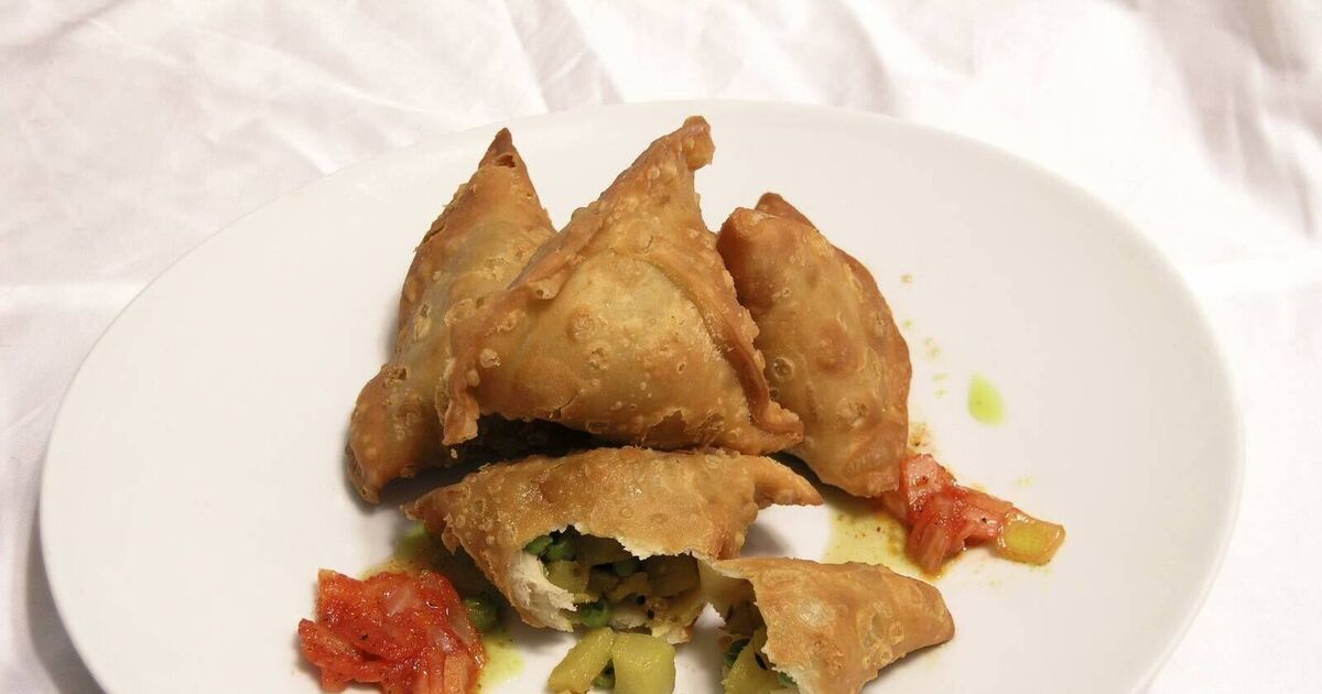 Potato and pea samosa