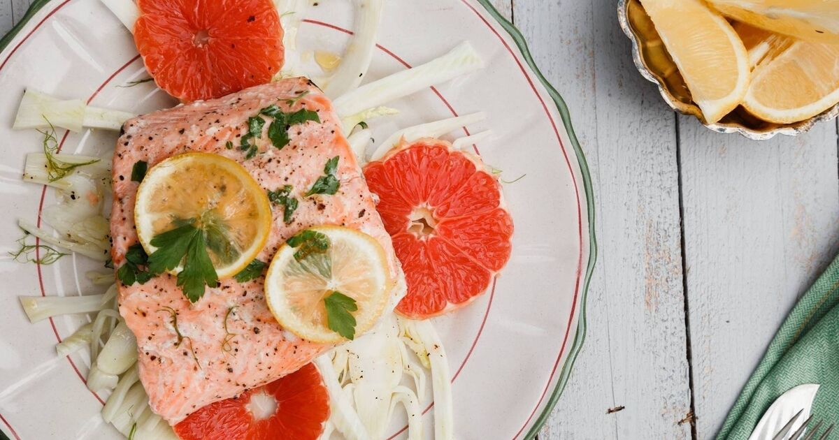 Roasted salmon with fennel and blood orange