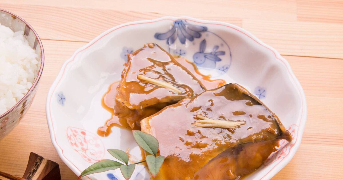Warm poached mackerel with bretonne sauce