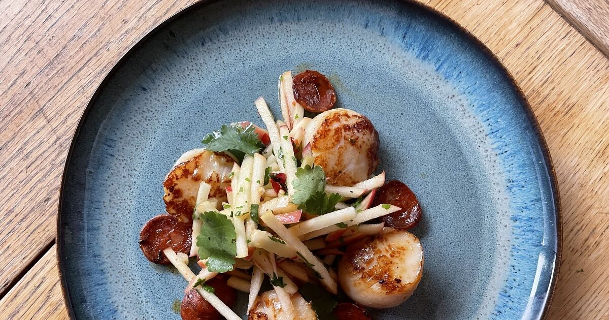 Seared scallops with chorizo and apple salad