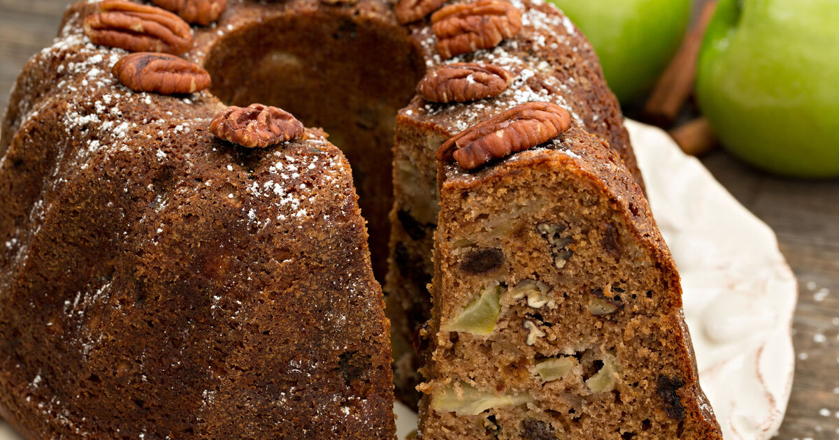 Rum and raisin cake