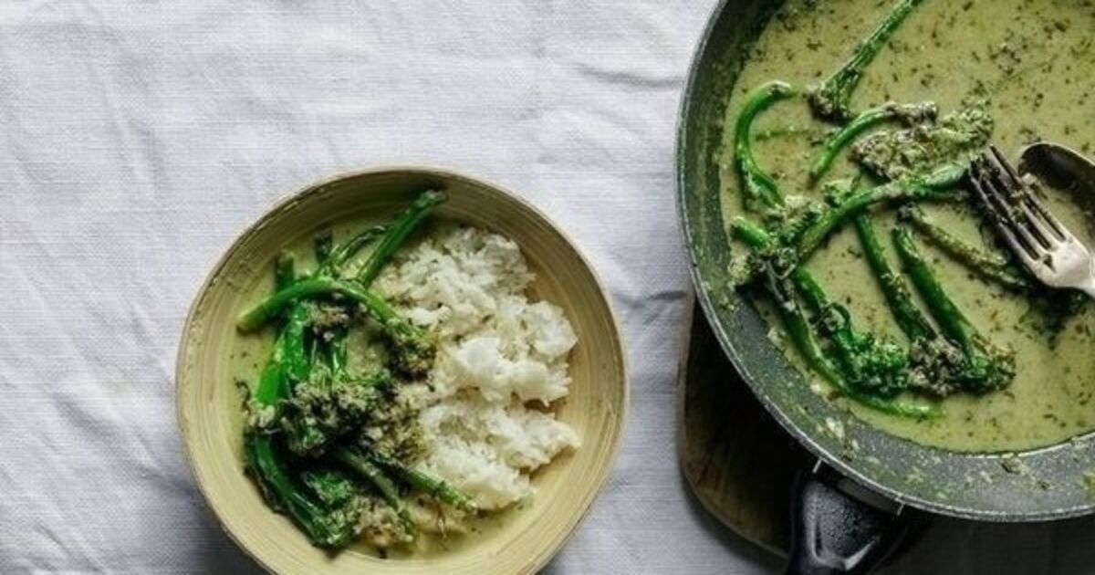 Green curry with tender stem broccoli