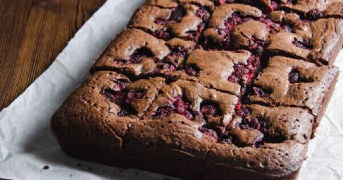 Raspberry chocolate tray bake