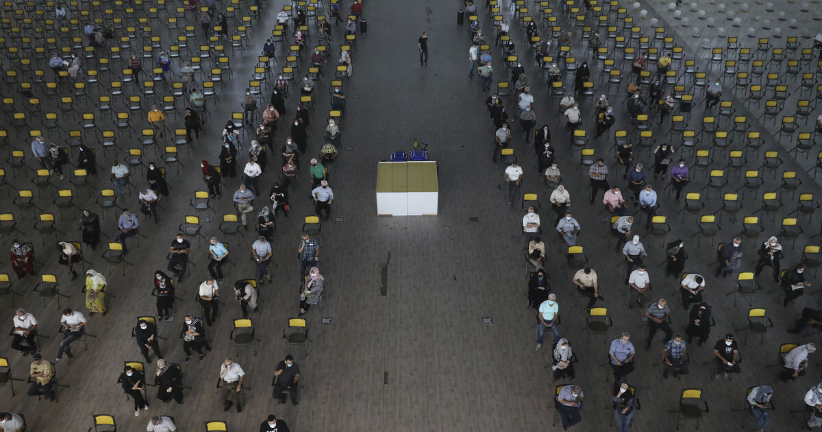 Iran begins new lockdown as coronavirus deaths reach record levels