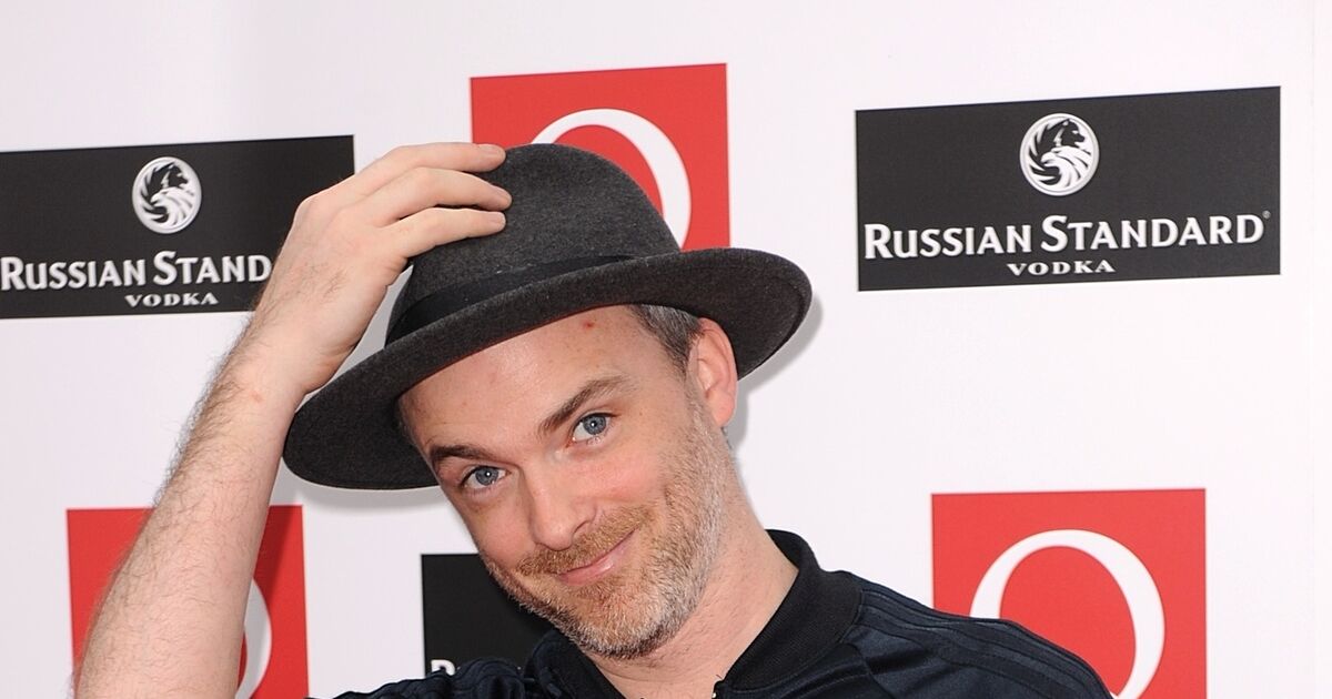 Travis singer Fran Healy shows off wounds after he was ‘mauled’ by ...