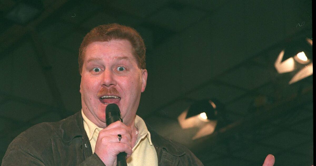 Simon Young, former RTÉ 2FM DJ and TV presenter, dies