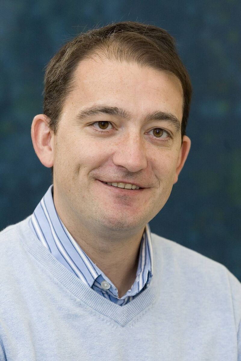 Cars need to give way for effective public transport